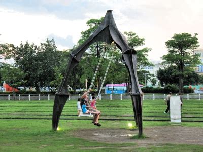 高雄捷運美麗島站光之穹頂中央公園站中央公園西子灣站哈瑪星鐵道文化園區駁二藝術特區後驛站愛河之心