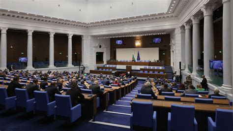 Политическо напрежение след спорове води ли ГЕРБ СДС преговори за кабинет с ПП ДБ ОБЗОР