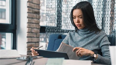 Red Flags That Ll Get Your Resume Thrown Out Almost Immediately YourTango