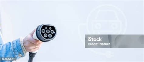 전기 자동차 충전 소 전원 케이블 펌프 플러그는 케이블로 연료 기술을 충전하여 배터리에 전원을 공급합니다 에코 그린 에너지 하이브리드 차량 미래 충전기 스테이션에 하이브리드