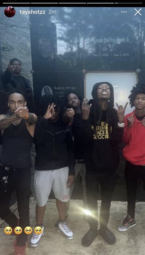 Tayshotzz Posted Pic They Took With 23 Gravesite Rduvalcounty