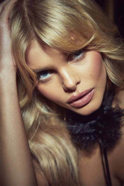 Megan R Women Mainboard Nevs