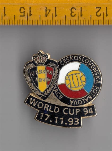 1994 Fifa World Cup Usa Pin Badge Football Striker Mascot Ebay