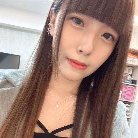 毒藥 後來才懂 以為深愛過 過往點滴你會捨不得 後來才懂 感情不能強求勒索 你的快樂 早已沒有我 我不該在有你的夢裡 受折磨