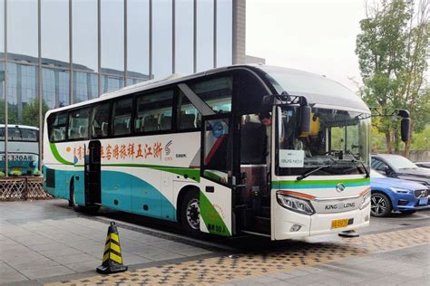 Foto Penumpang Bus Di China Wajib Pakai Sabuk Pengaman