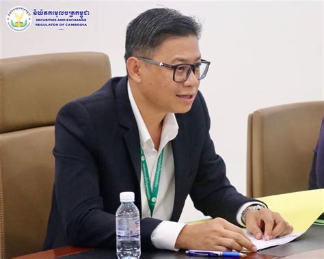 ឯកឧត្តមបណ្ឌិត វិន ភក្តី អគ្គនាយករងនៃនិយ័តករមូលបត្រកម្ពុជា ន ម ក