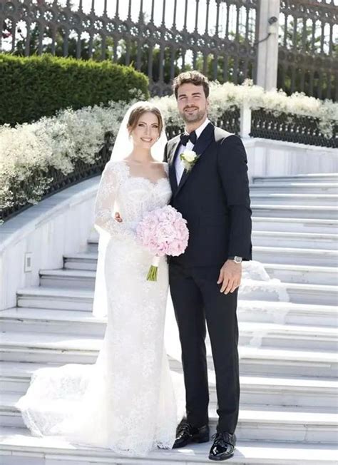 Eda Ece evlendi Gelinlikleri gündem oldu Magazin Haberleri