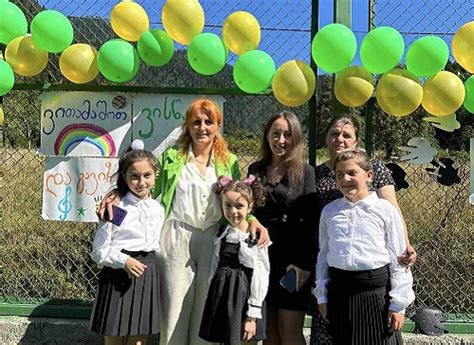 ნაღვარევის საჯარო სკოლაში მონატრებულ მოსწავლეებს დიდი სიყვარულით