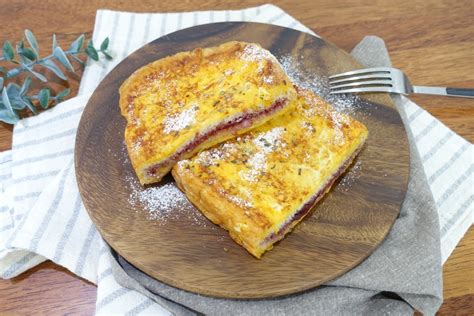 프렌치토스트 만드는법 딸기잼 넣은 달콤 겨울간식 홈브런치