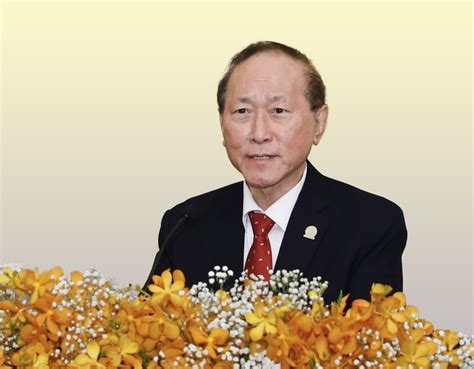 អ្នកឧកញ៉ាពុង ឃាវសែ៖ “តាមពិតថៅកែធំៗជាច្រើនក៏ធ្លាប់ធ្វើជាគ្រូបង្រៀនដែរ” សុីសុីថាមស៍