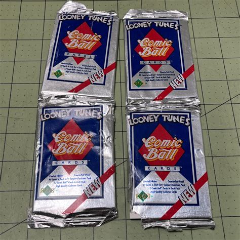 Looney Tunes Comic Ball Trading Cards Pack Of 4