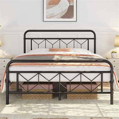 Yunwen Metal Platform Bed Frame Mattress Foundation With Diamond