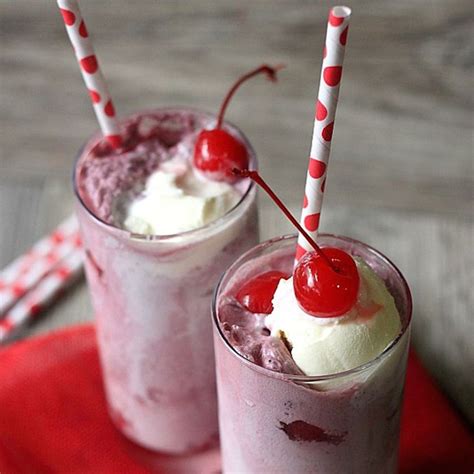 21 Boozy Ice Cream Cocktail Recipes That Will Float Your Boat Brit Co