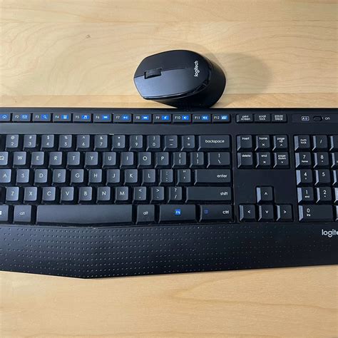 Logitech Mk345 Wireless Combo Full Sized Keyboard With Palm Rest And Comfortable Right Handed