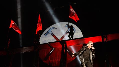 Драконовска цензура Роджър Уотърс отрече сам да е отменил концертите си в Полша