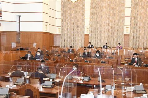 Чуулган Цэцийн гишүүнийг чөлөөлөх тогтоолд тавьсан Ерөнхийлөгчийн хоригийг хэлэлцэж эхэллээ