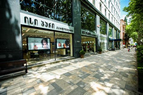 ისი პარის მაღალი ხარისხი და მრავალფეროვნება City Magazine