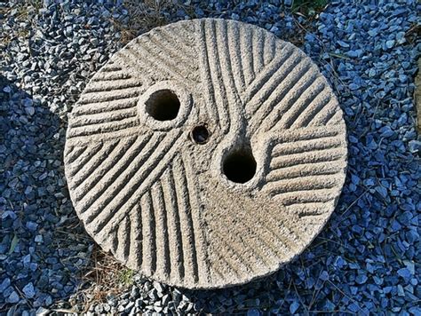 유토이미지 한국 전통 문양의 맷돌 표면