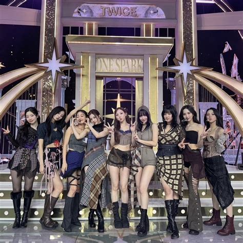 Pin de ʲᶦⁿˢᵒˡ em ๑ TWICELAND em 2024