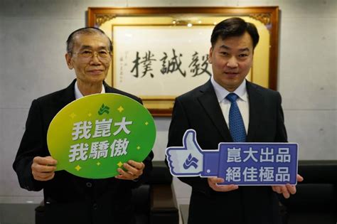 崑大資深學長胡福文18年5張畢業證書 71歲獲博士學位