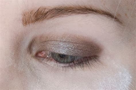 Tutorial Wearable All Gray Eyeshadow —