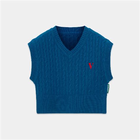놀던언니2 이지혜 옷 니트 조끼 V 로고 베스트 블루 패션 브랜드 정보