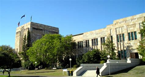 UQ extends VC Høj’s contract through until 2021 | Campus Review