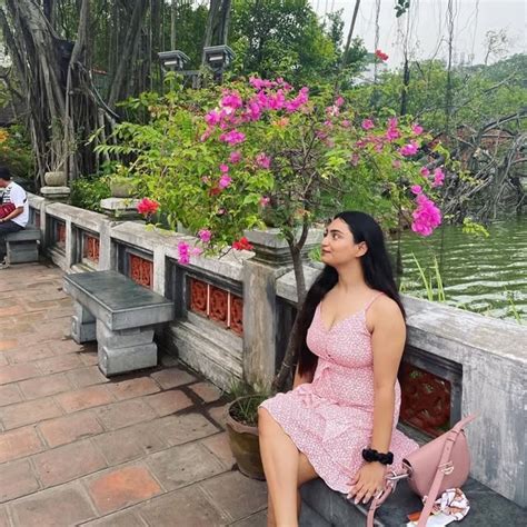 Poulami Music Song Fashion Lifestyle Thebrokentoothgirl • Threads Say More