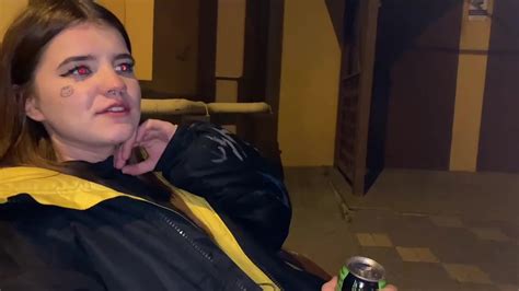 Снова встретил похотливую школьницу и трахнул её у себя залив всё лицо спермой Разговоры и