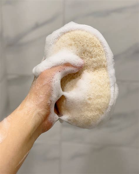 김민하하하하 제품제공 오프온 바디워시와 천연루파 스펀지😶‍🌫️ 하루 3분 샤워로 바디트러블을 깨끗하고 매끈하게 정돈해주는 약산성 바디워시 은은하면서도 상쾌한 향이 오래