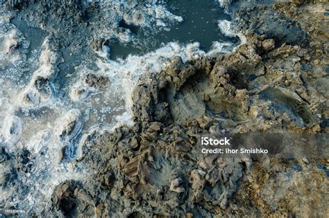 호수에서 결정화 된 소금의 고해상도 질감을 닫습니다 공간 풍경 자연의 비지터리 색상 여행 사진 배경 땅에 말린 바다 소금 0명에 대한 스톡 사진 및 기타 이미지 Istock