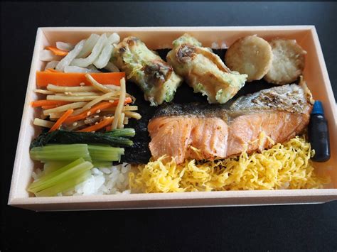 松屋浅草で明治座のお弁当・鮭海苔弁当 人形町からごちそうさま