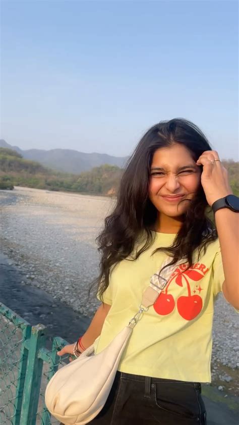 Divyanshi Kaushik Divyanshi Kaushik • Instagram Photos And Videos