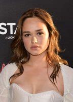 Celina Sinden Desnuda En Reign