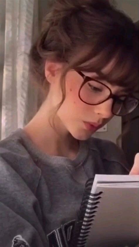 Ideas De Peinados Y Looks Para Chicas Con Lentes Flequillo Para Cara Redonda Peinados Chicas