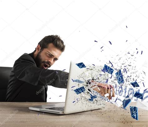 Chico Rompiendo Computadora 