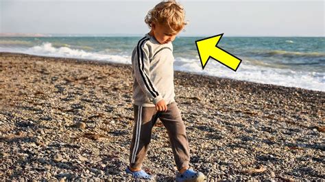 Fotografin Nimmt Einen Kleinen Jungen Auf Aber Kurz Darauf Entdeckt