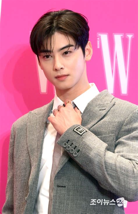 차은우 첫 단독 사진전 아카이브 개최티켓 수익금 기부