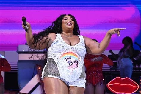 Lizzo Promotes Self Love With Nude Photoshoot The Independent