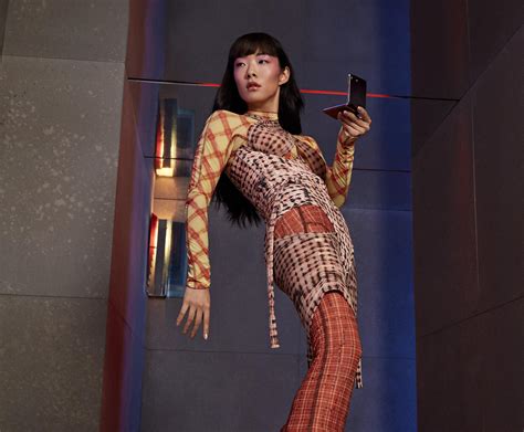 Fashion And Function Things To Love About The Samsung Galaxy Z Flip MegaBites