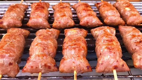 แหนมหมู ย่าง ตลาดนัด ไม้10 ไม้15บาท เมนูทำขายสร้างอาชีพ ย่างออกมาสวยแหนมไม่เละ ไม่แตก ทอดก็ได้