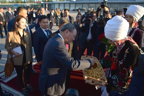 Кытайдын Мамлекеттик Кеңешинин премьери Ли Цян Бишкекке келди 7 канал Жаңылыктар Кыргызстан