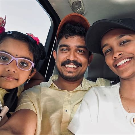 Amith A Mi Th • Threads Say More