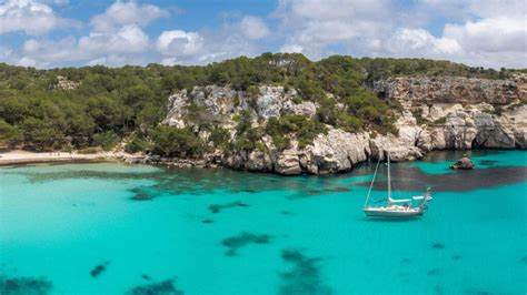 Descubre Las Calas Secretas De Menorca En Barco
