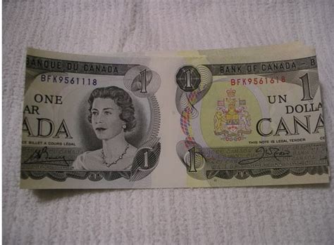 world banknotes fake canada 1 dollar 1973 mismatched error notes