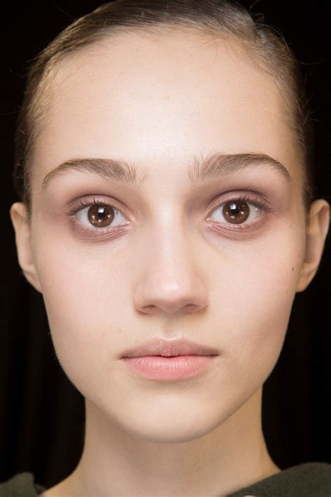Лицо девушки почти без макияжа в хорошем качестве Лицо Макияж Без макияжа