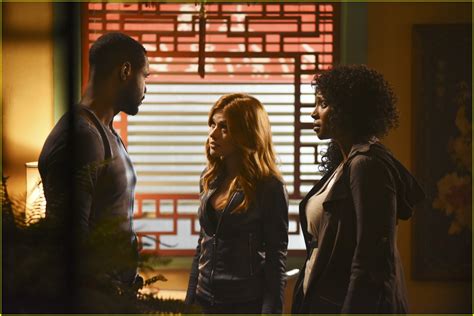 Shadowhunters Showrunner Responds To Controversial Malec Consent Scene Photo 1069271