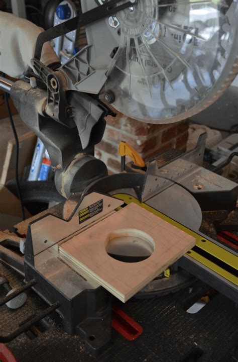 How To Make A DIY Movie Projector For Your Phone