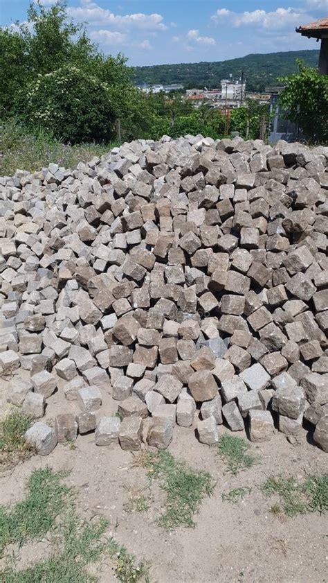 Предполагаме продажба и редене на Павета и уни павета Строителни услуги Монтана Редене