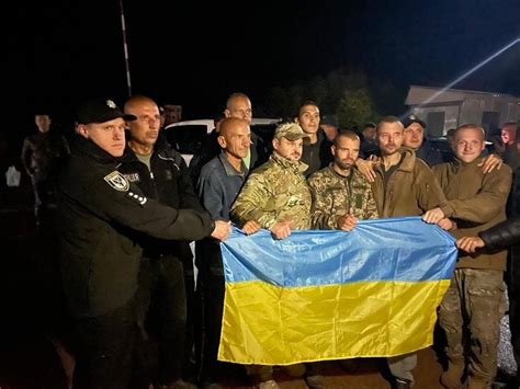 З російського полону повернулися 215 захисників “Азовсталі”